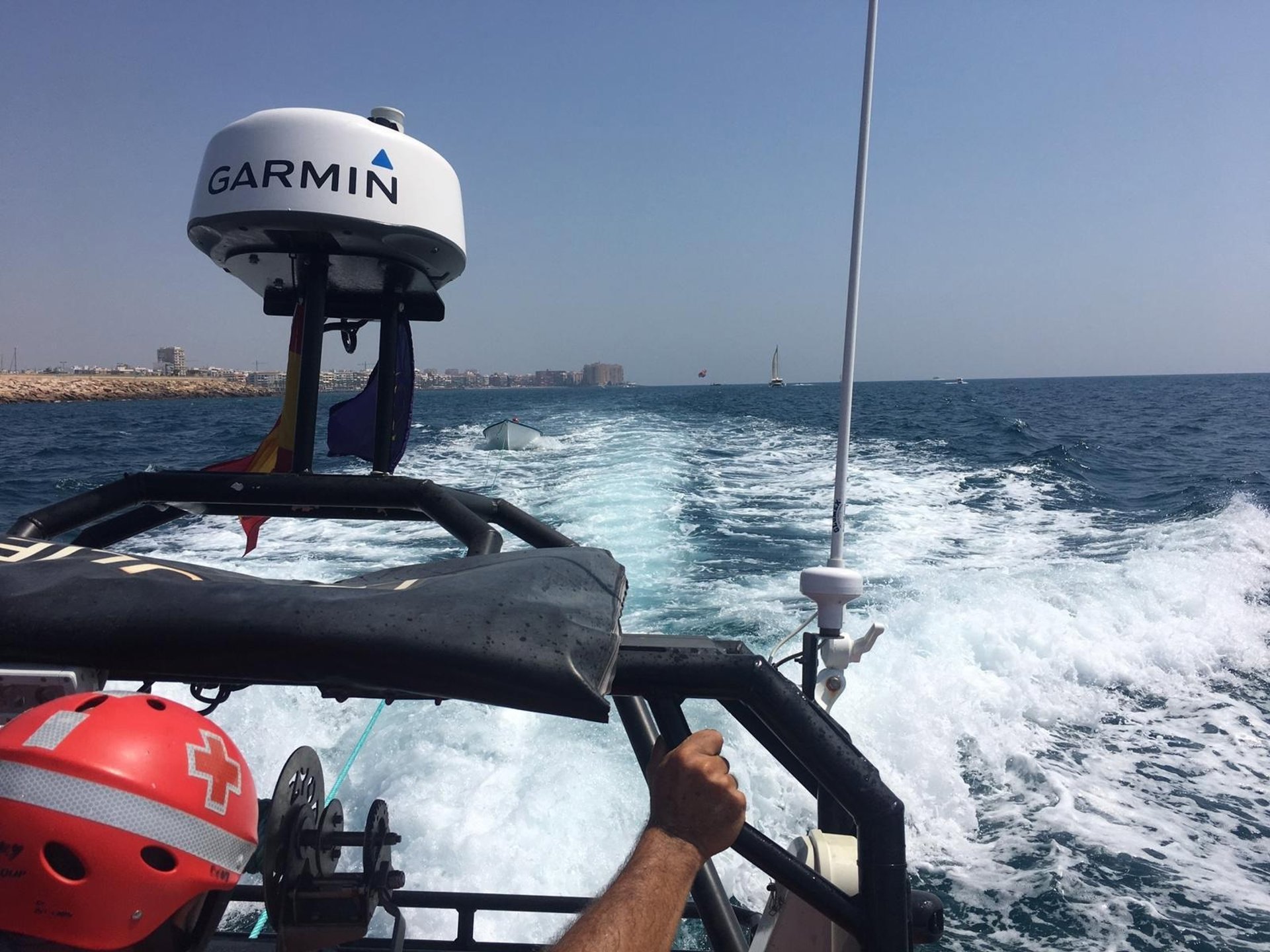 Cuatro medios aéreos se incorporan a la zona del incendio de Tar